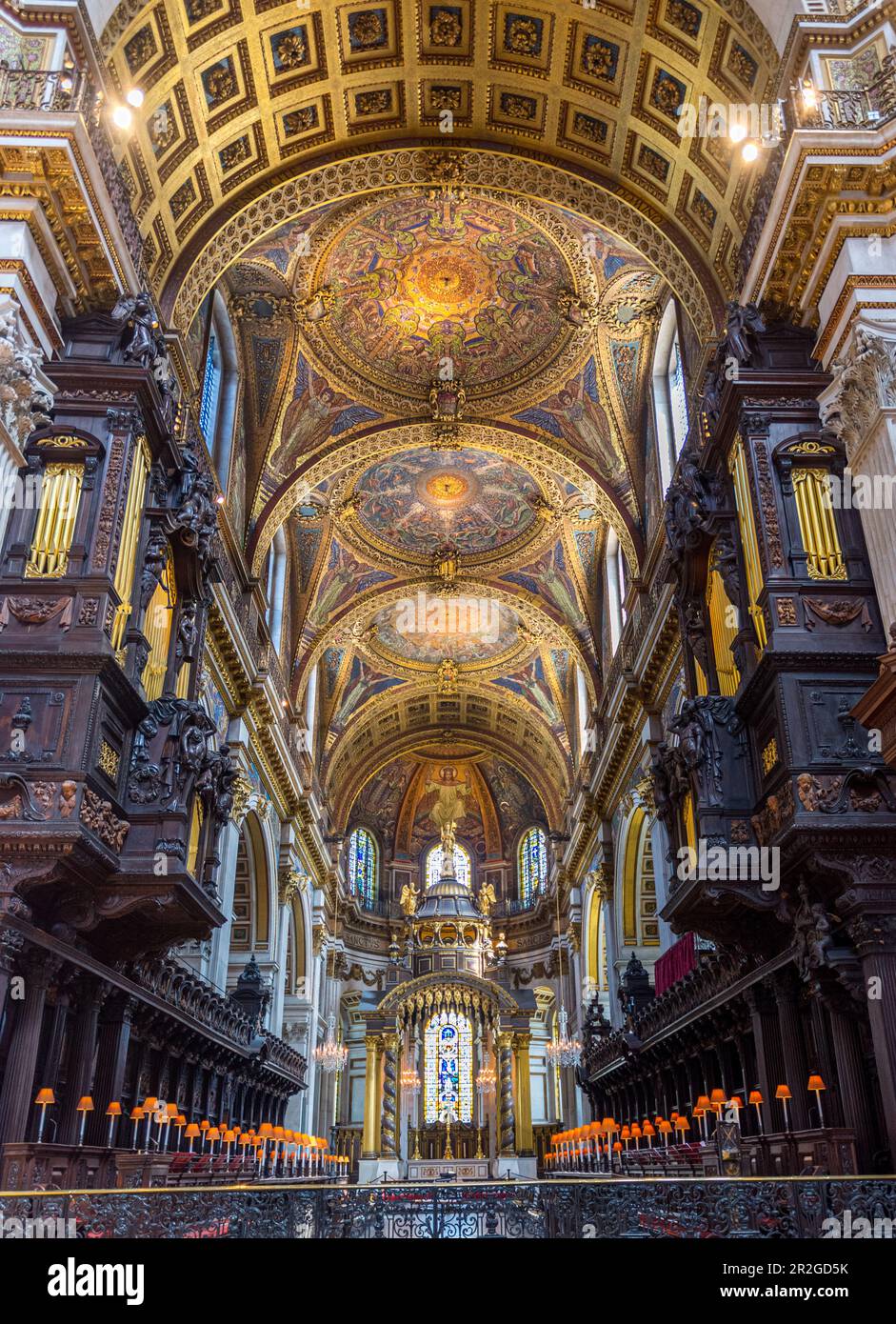 Christopher Wren's St. Paul's Cathedral Main Altar and Choir in London ...