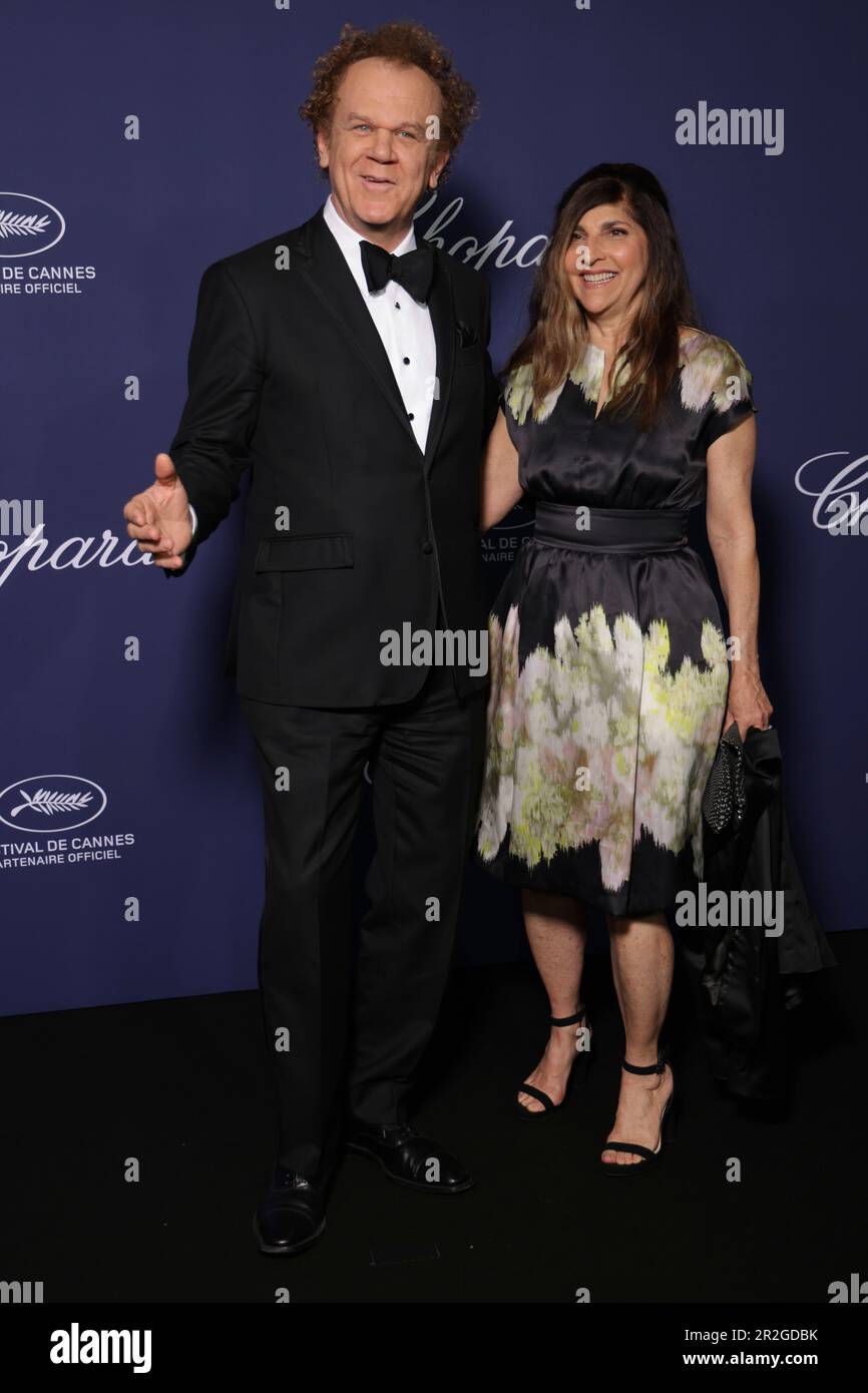 John C. Reilly, left, and Alison Dickey pose for photographers upon ...