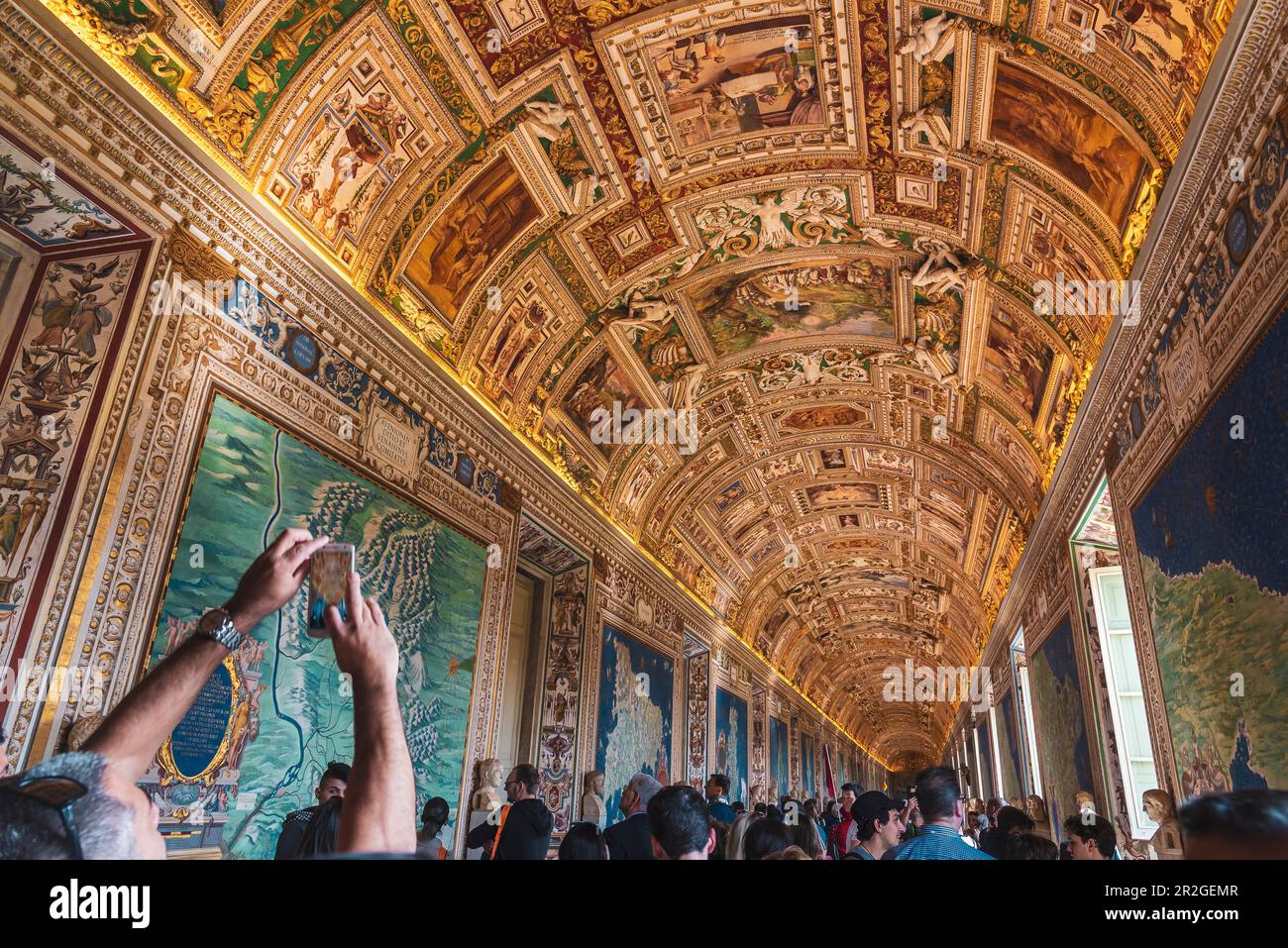 Ceiling gallery maps inside vatican hi-res stock photography and images - Alamy