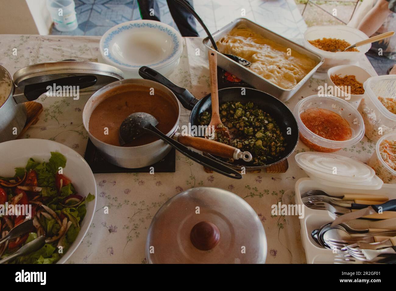 Family eatery hi-res stock photography and images - Alamy