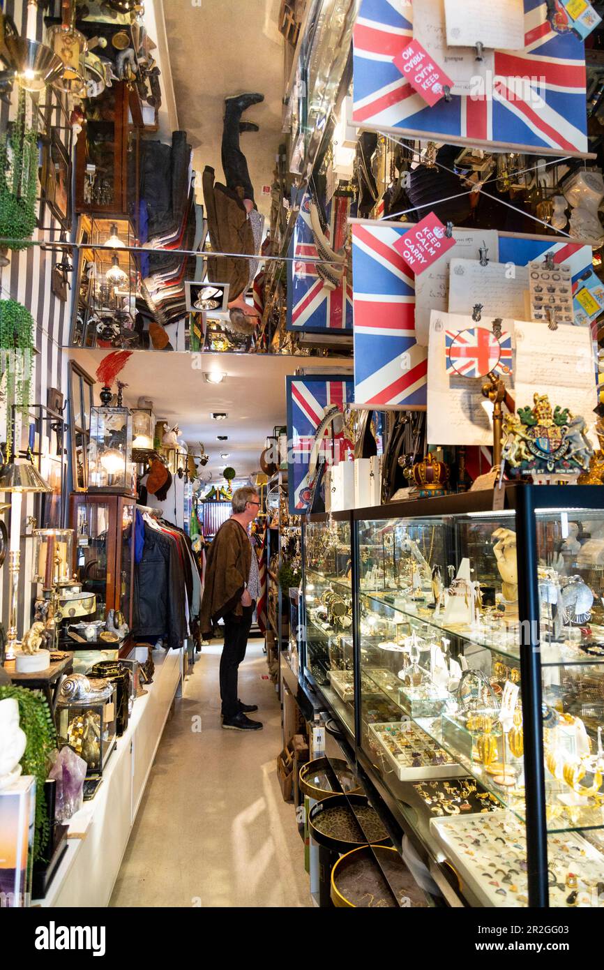 Antique shop interior hi-res stock photography and images - Alamy