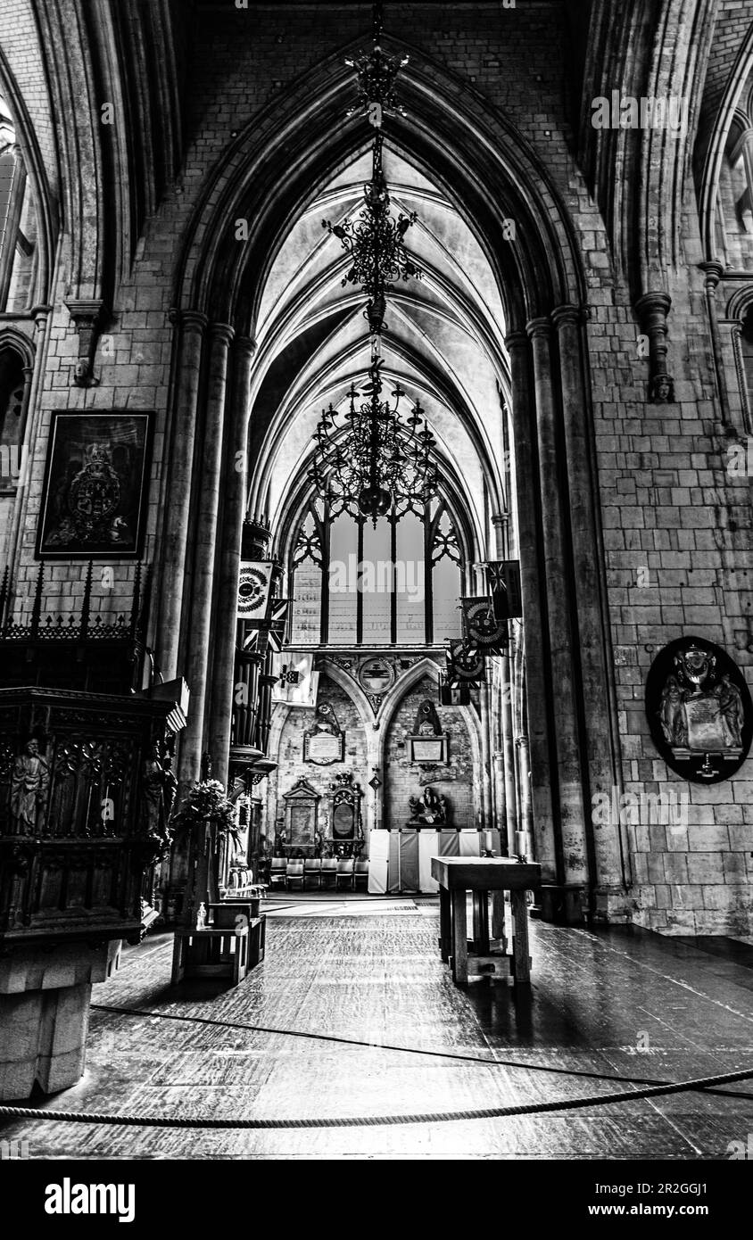Southwark Cathedral Interior Side Chapel in London Stock Photo - Alamy