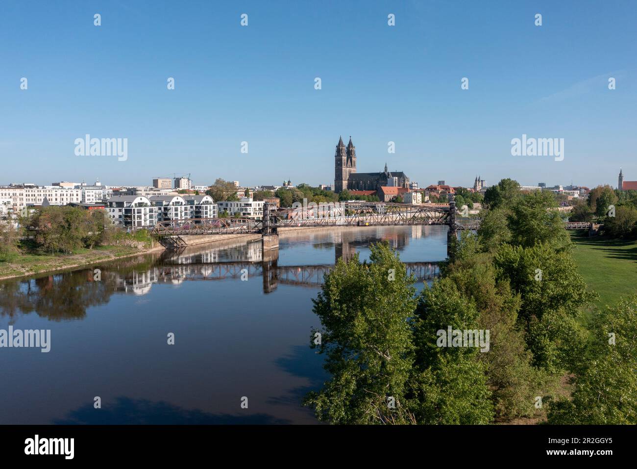 Magdeburg Cathedral, historic lift bridge in front of it, modern ...