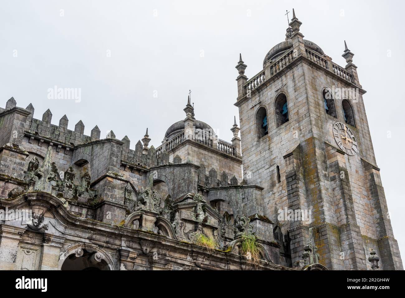 Porto cathedral doors hi-res stock photography and images - Alamy