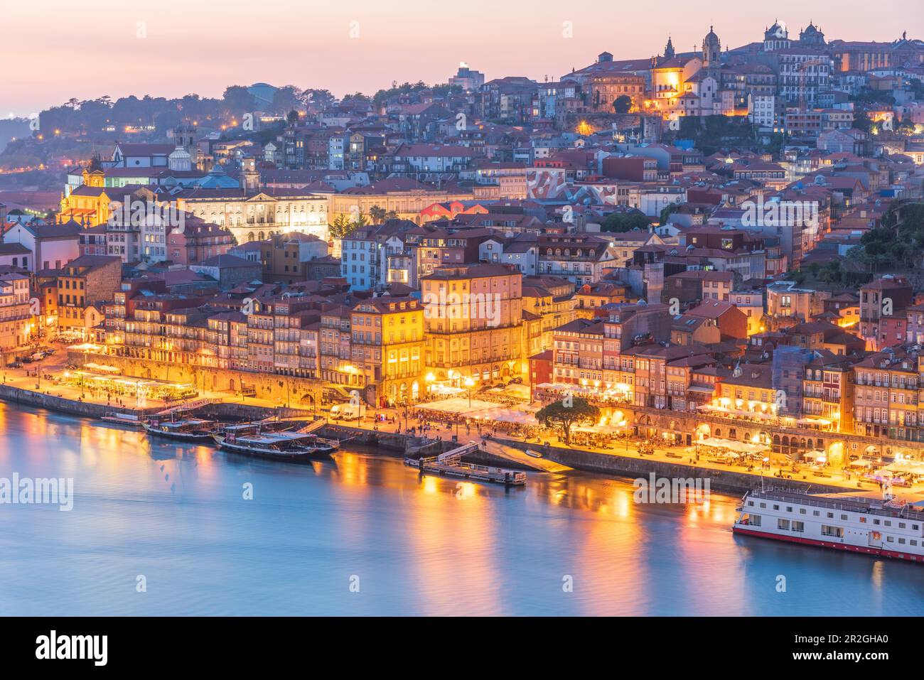 Night shot of the Cais de Ribeira waterfront promenade and the historic ...