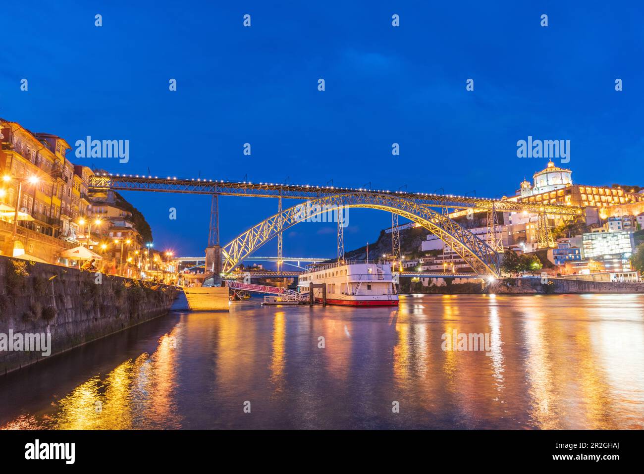 Ponte Luís I truss bridge and Mosteiro da Serra do Pilar monastery at ...