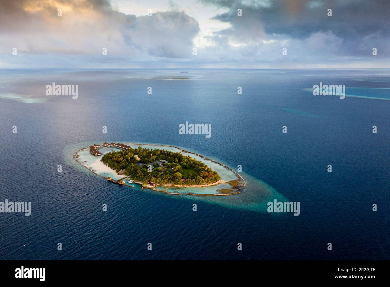 Resort island of Ellaidhoo, North Ari Atoll, Indian Ocean, Maldives ...