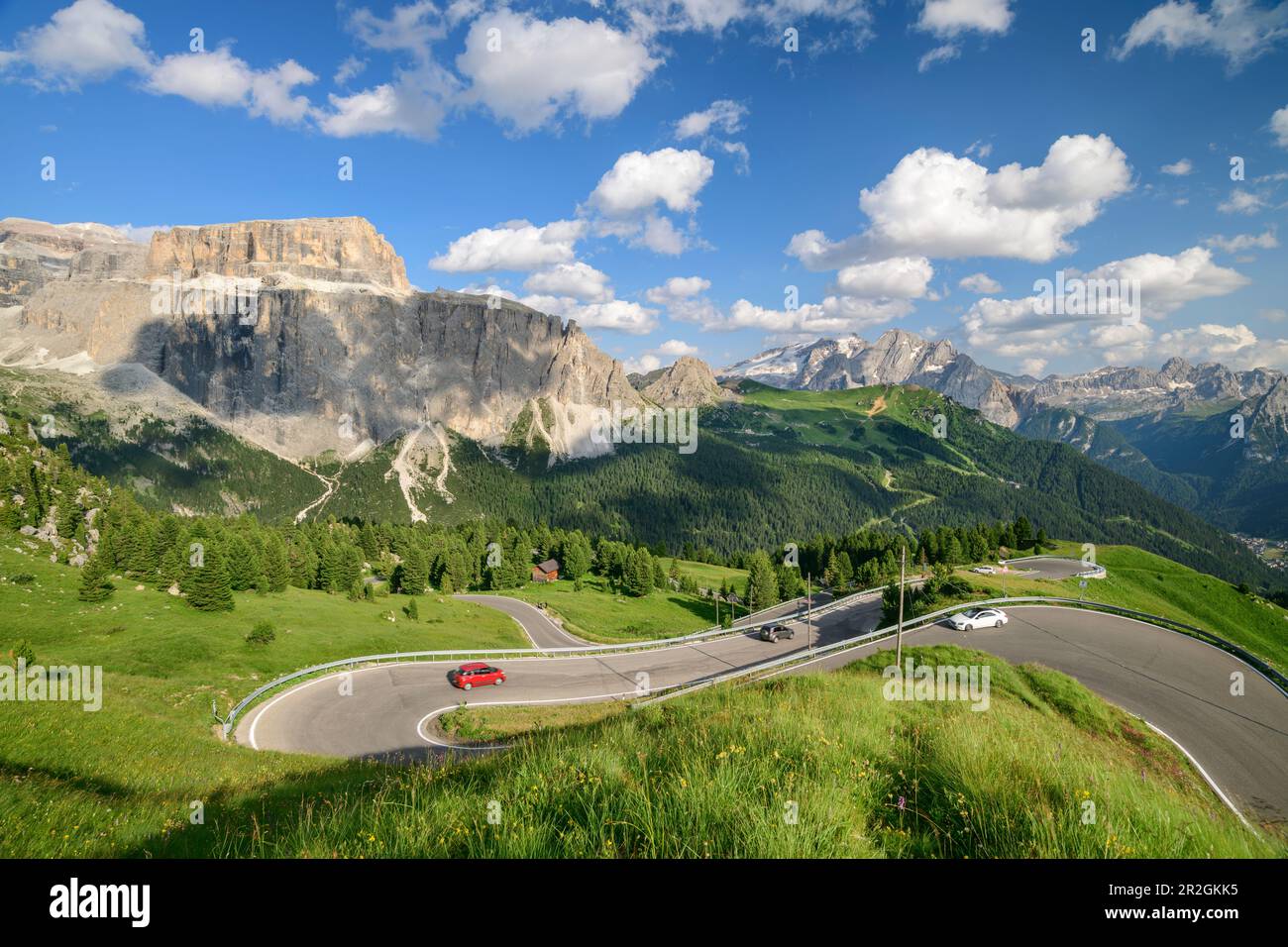 Sweeping bends in road hi-res stock photography and images - Alamy