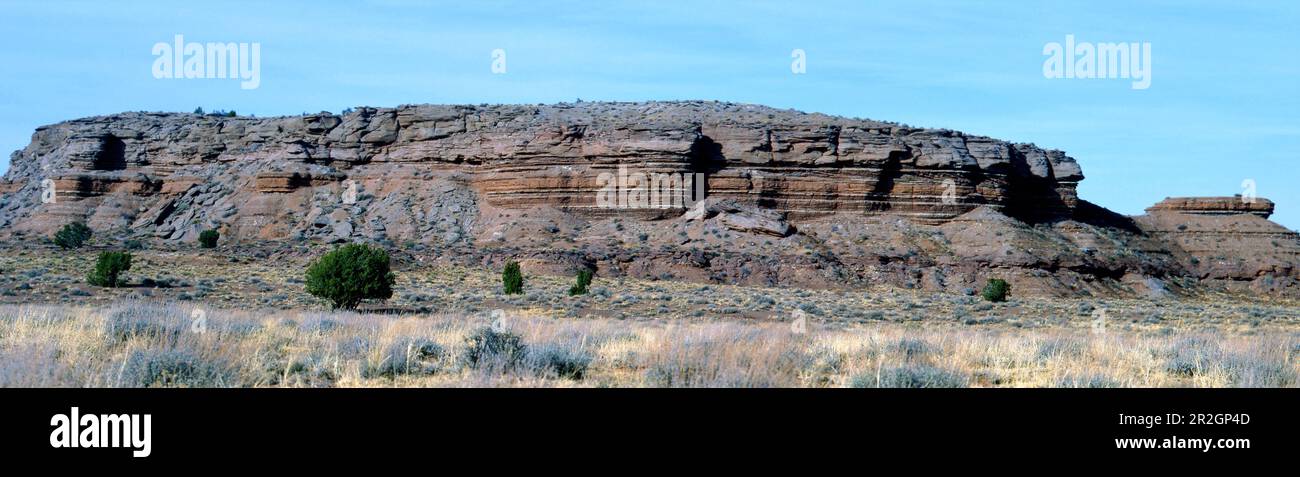 Barren and desolate high country desert mesa Stock Photo - Alamy