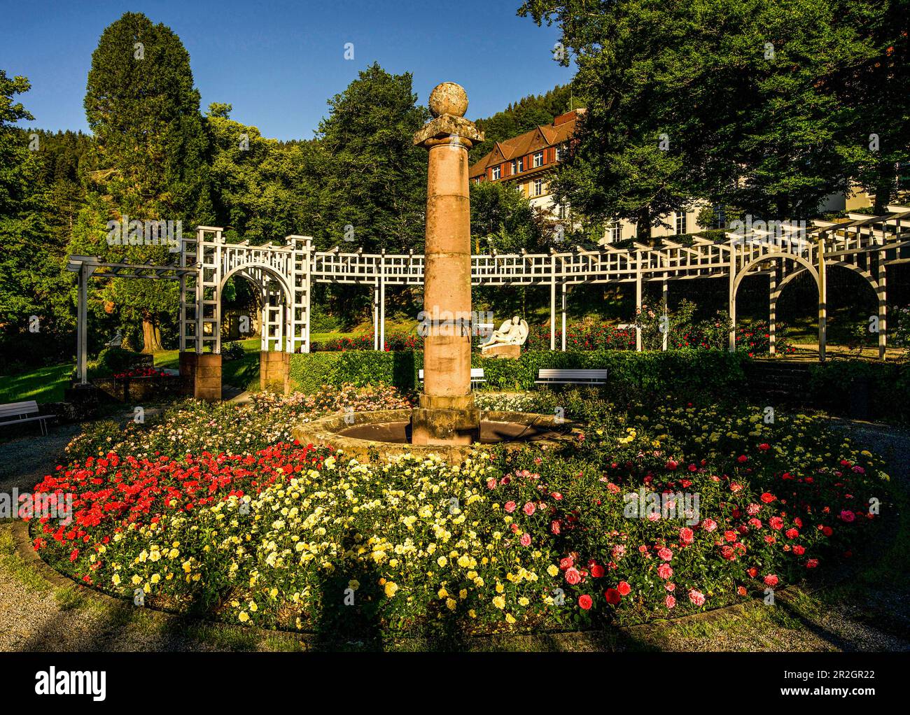 Rosarium with round pergola, fountain column and antique figures by ...