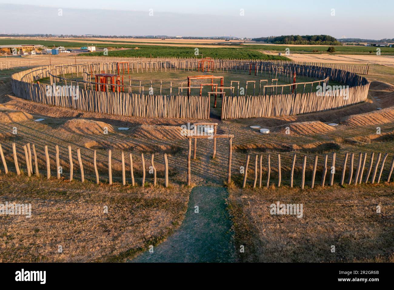 Prehistoric circular ditch hi-res stock photography and images - Alamy