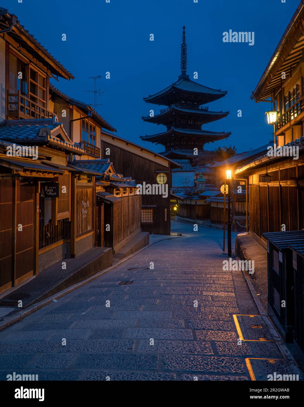 japan; kyoto; yasaka; yasaka pagoda; pagoda; architecture; travel; asia ...
