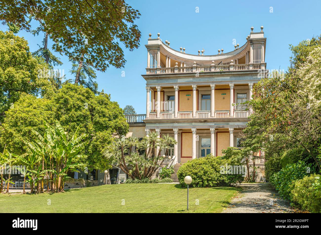 Pallanza and restaurant and italy hi-res stock photography and images ...