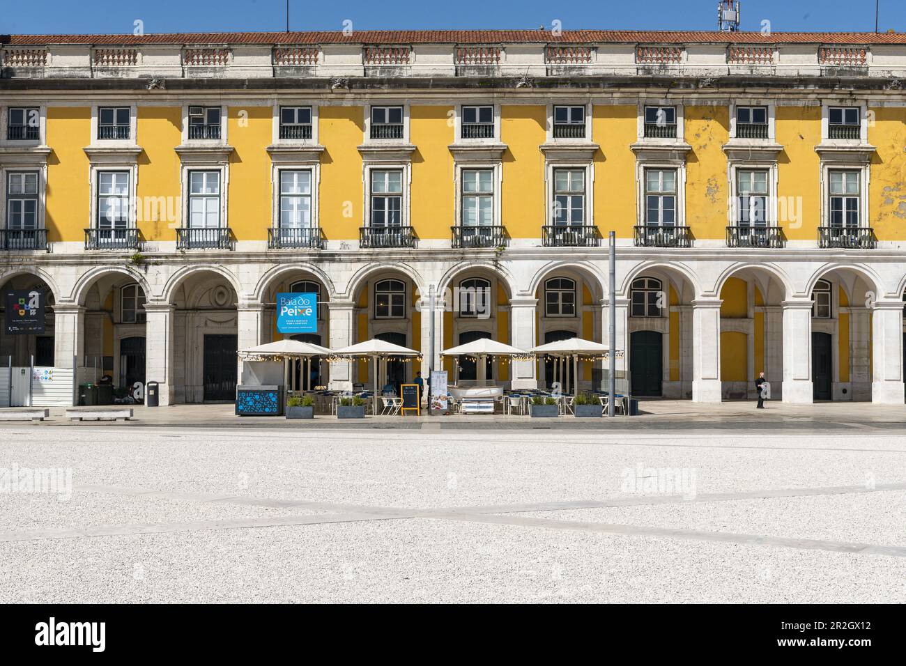 Arcades of the praca do comercio hi-res stock photography and images ...