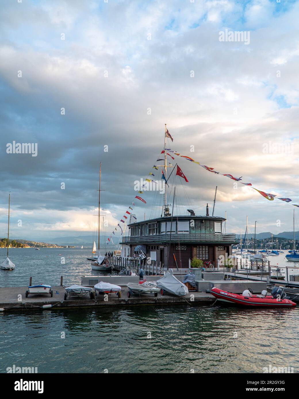 Dock in zurich hi-res stock photography and images - Alamy
