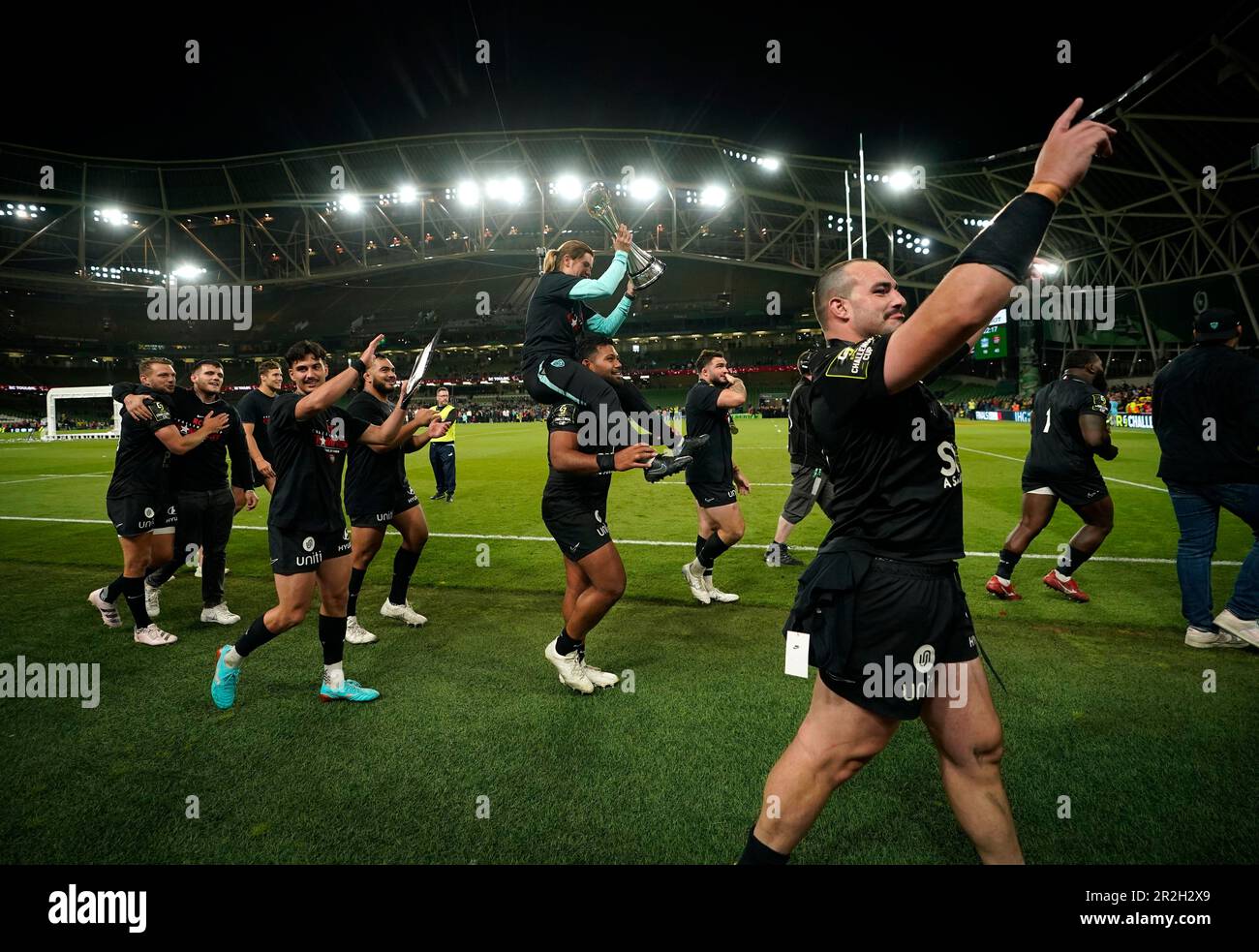 RC Toulon players celebrate following the ECPR Challenge Cup final at ...