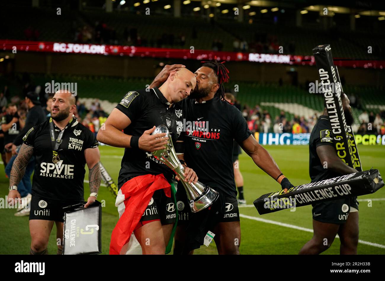 RC Toulon's Sergio Parisse and Waisea Nayacalevu celebrate following ...