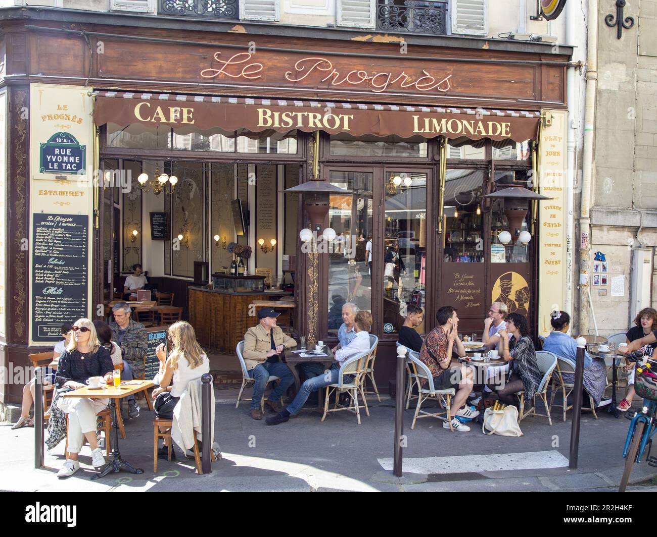 Cafe, Bistrot Le Progres, Montmartre, Paris, France Stock Photo - Alamy