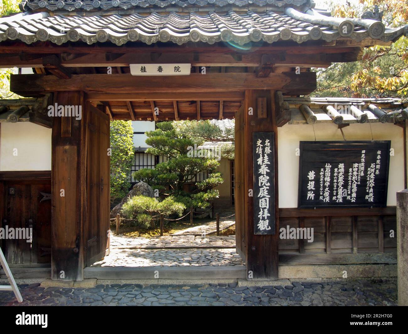 Japanese traditional temple in japan hi-res stock photography and ...