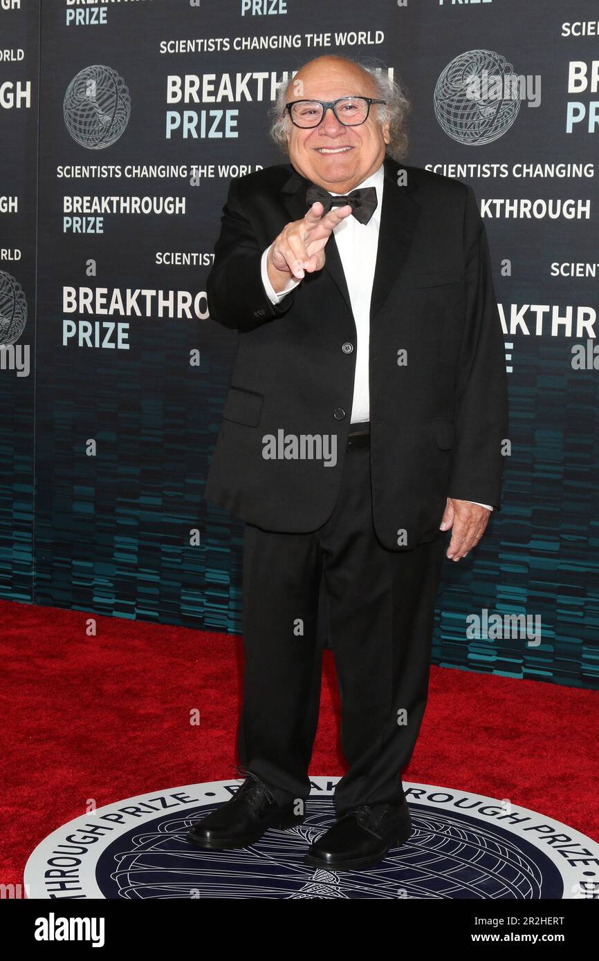 9th Breakthrough Prize Ceremony Arrivals at the Academy Museum of ...