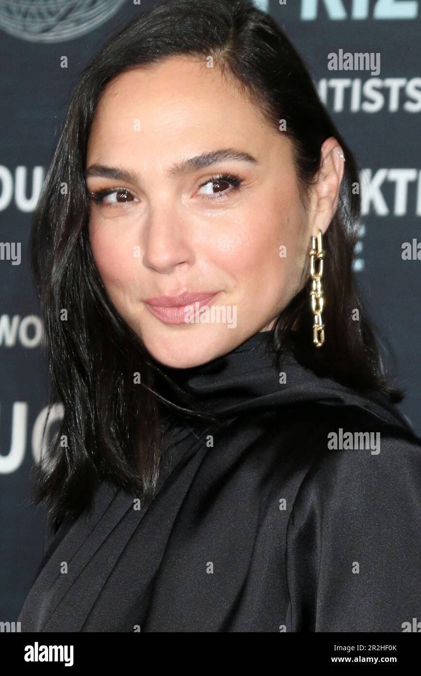 9th Breakthrough Prize Ceremony Arrivals at the Academy Museum of ...
