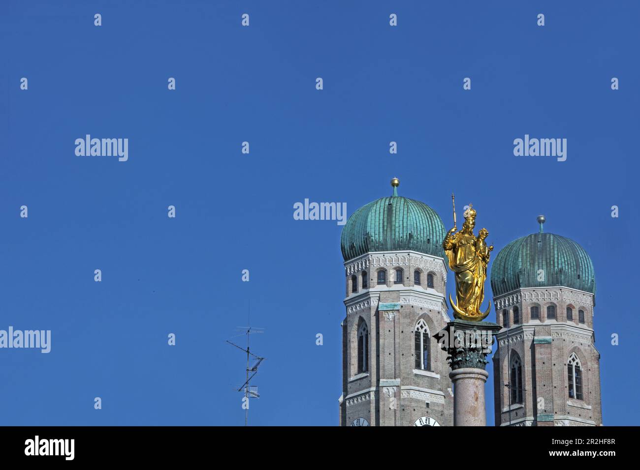 Marian Column at Marienplatz and towers of the Frauenkirche, Munich ...