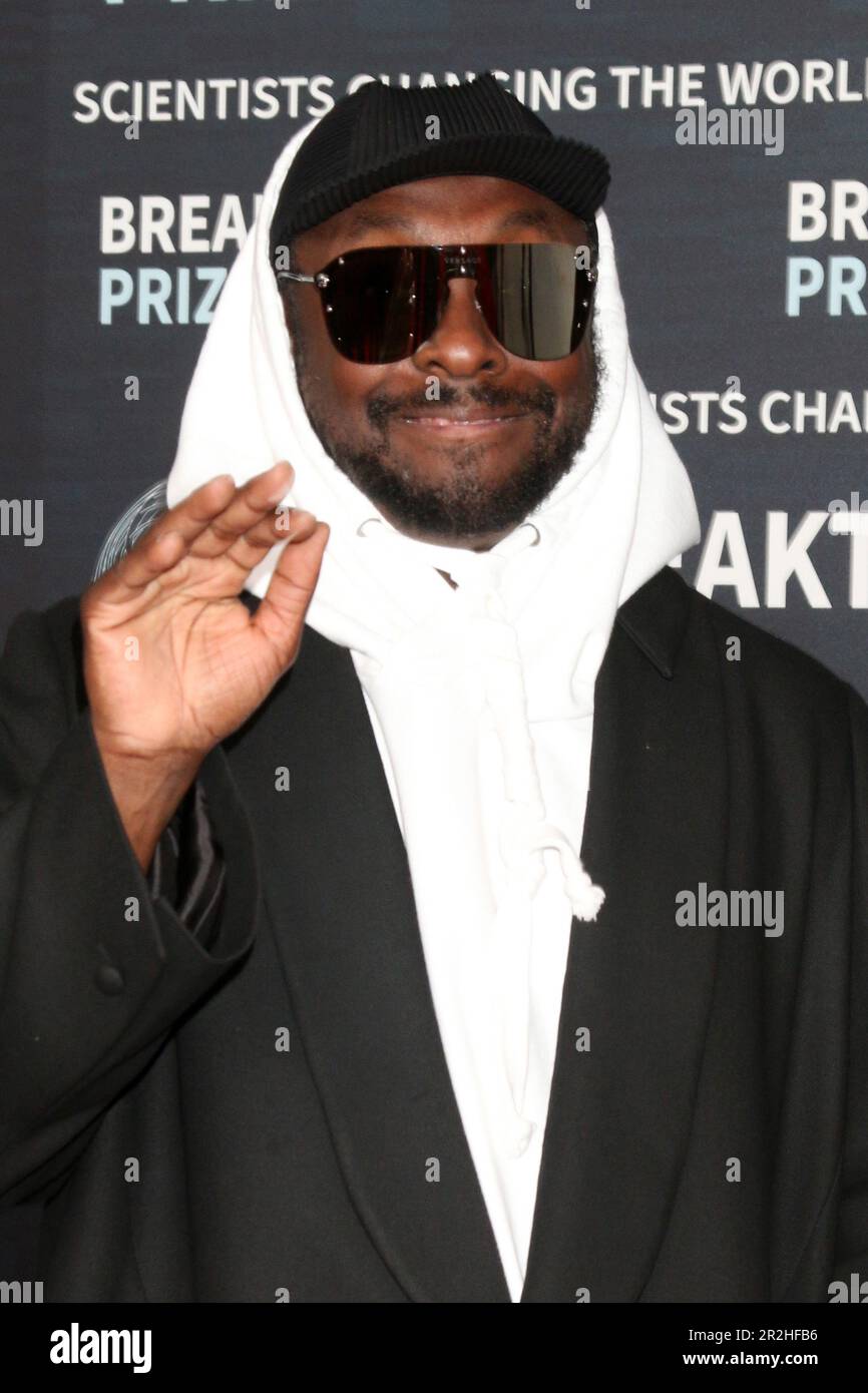 9th Breakthrough Prize Ceremony Arrivals at the Academy Museum of ...