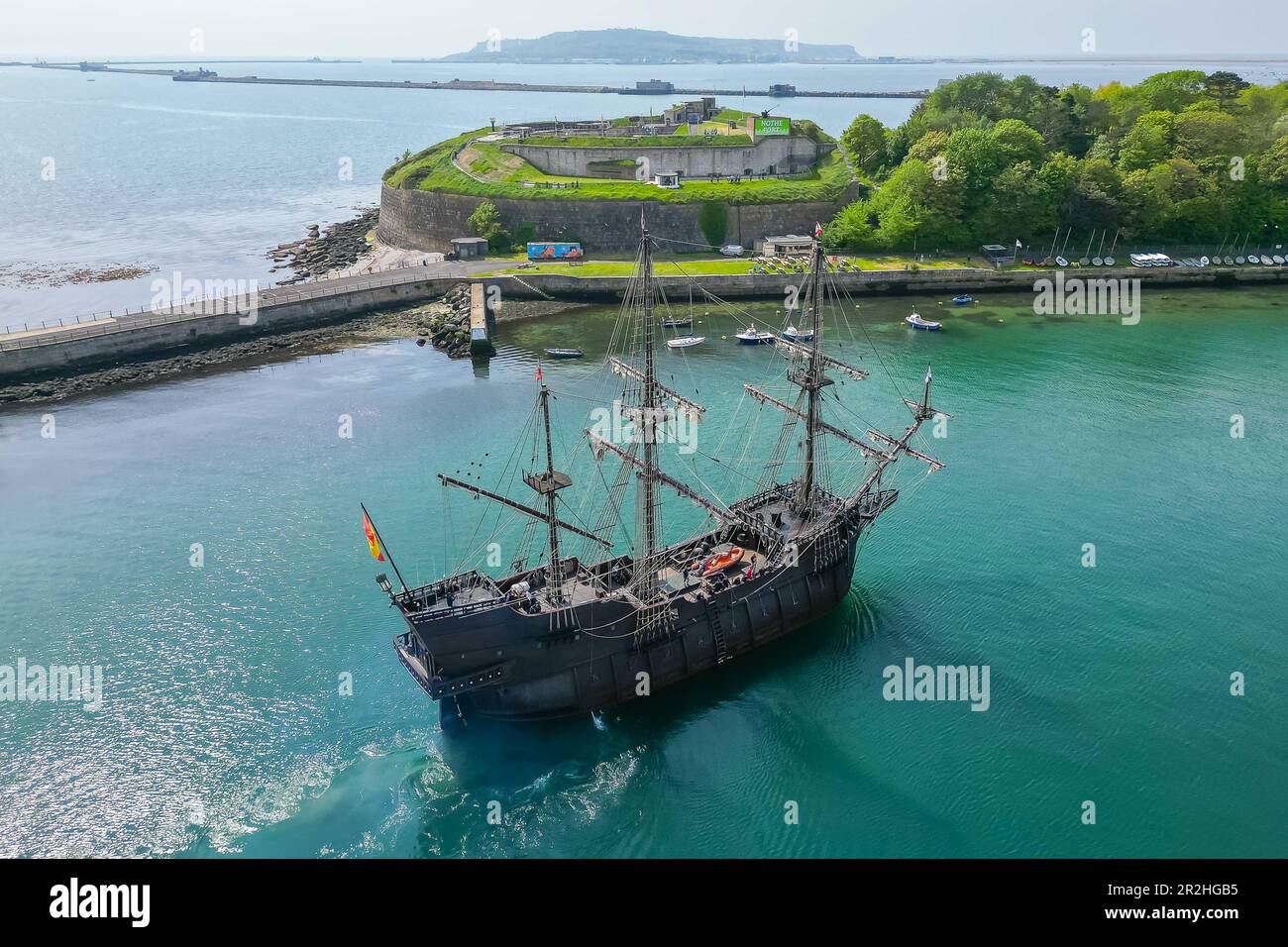 The replica 17th century Spanish galleon the El Galeon (or Galeon ...