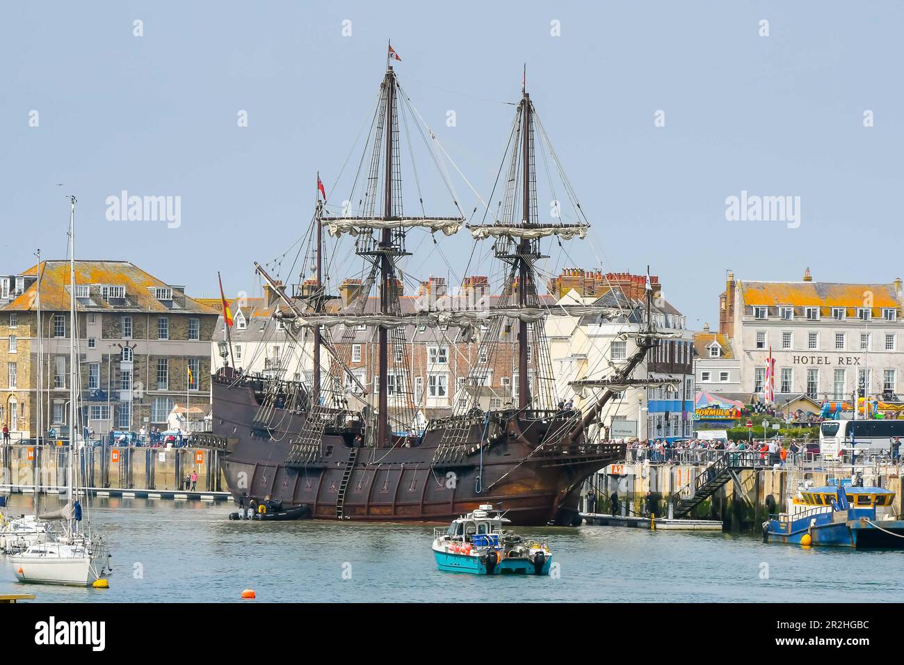 The replica 17th century Spanish galleon the El Galeon (or Galeon ...