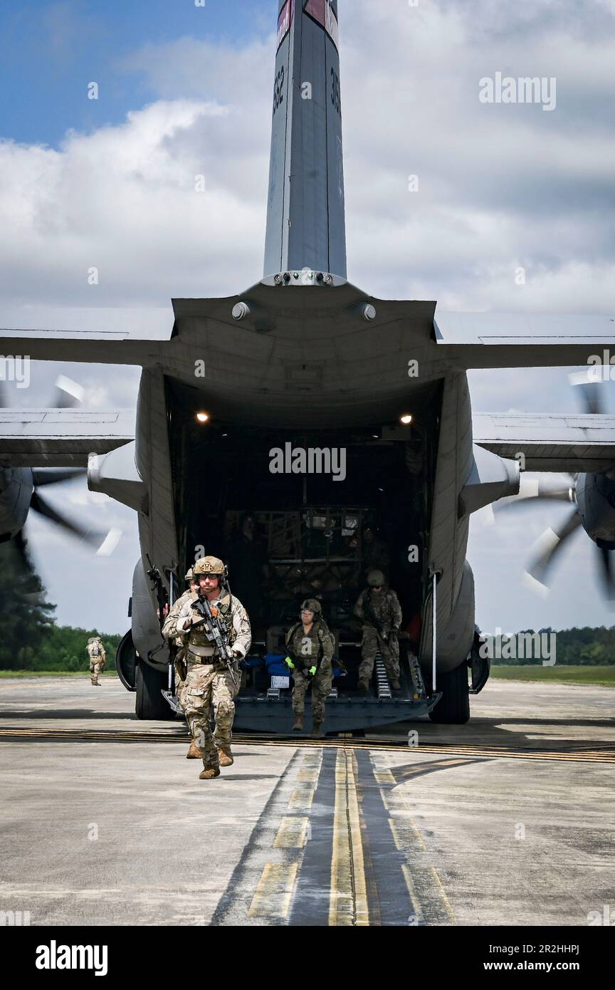 U.S. Air Force Airmen from the 165th Security Forces Squadron ...