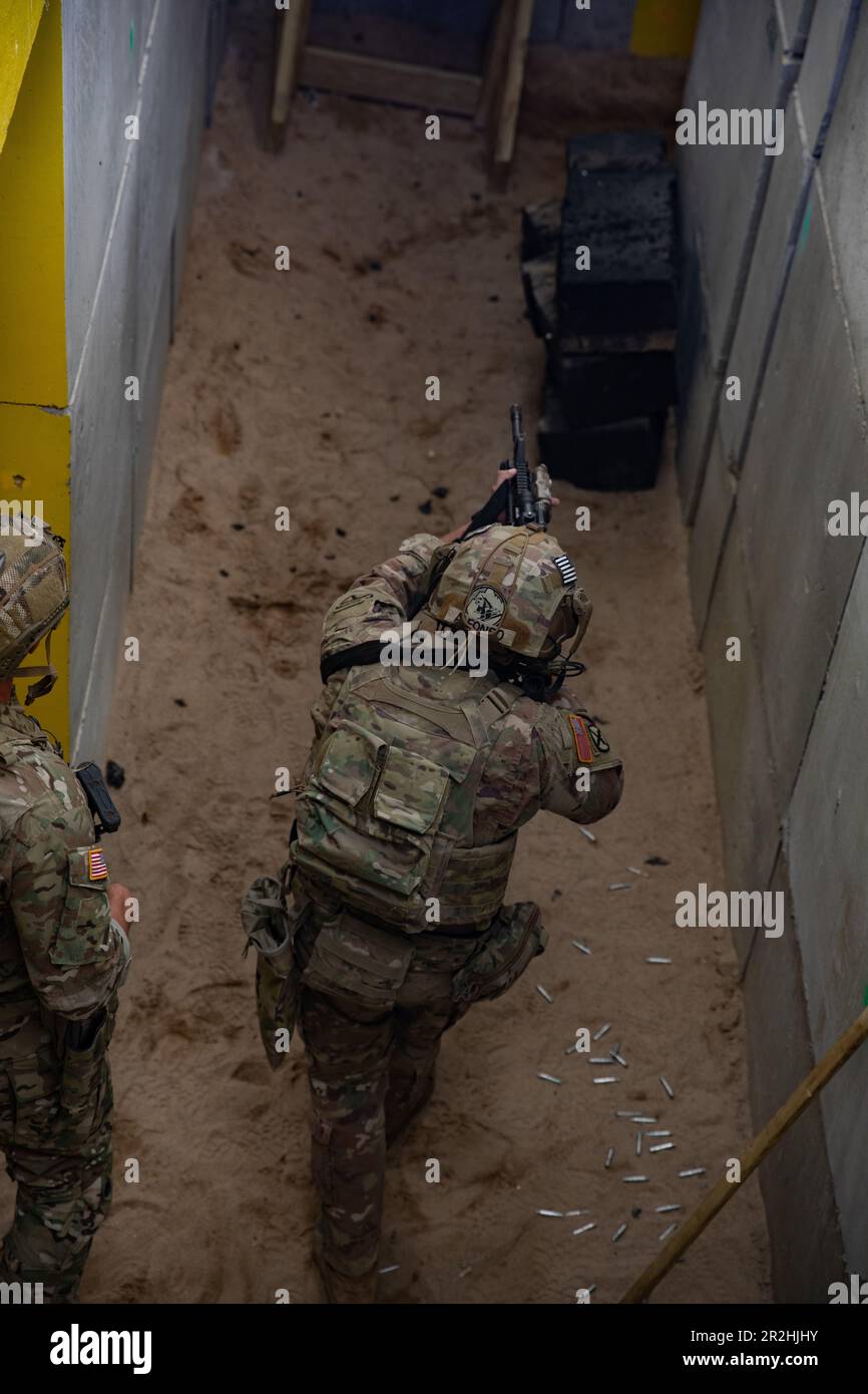 Soldiers from 3rd Special Forces Group (Airborne) train Soldiers from ...