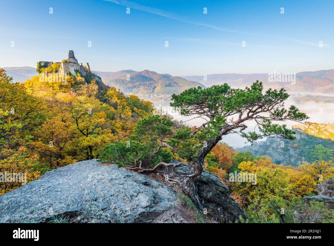 Durnstein castle hike hi-res stock photography and images - Alamy