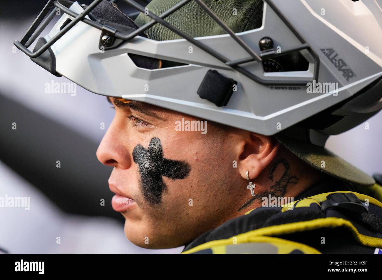 New York Mets catcher Francisco Alvarez waits for a baseball game ...
