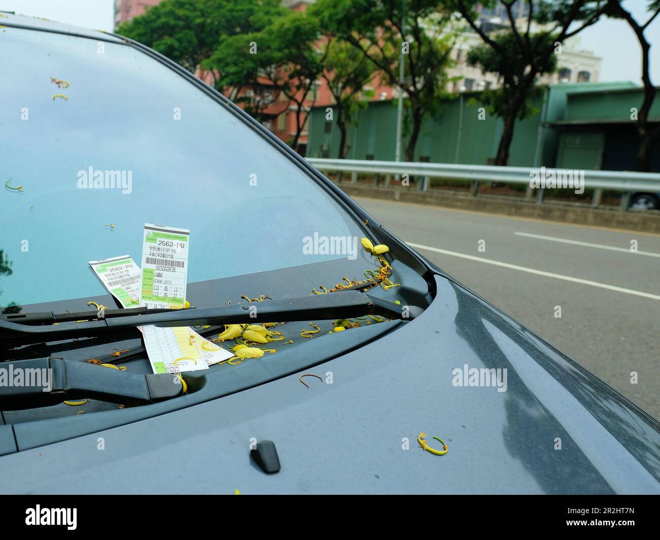 Pay in slips hi-res stock photography and images - Alamy