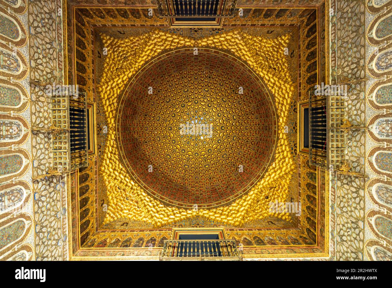 Dome in the Embassy Hall, Salón de Embajadores, Alcázar Royal Palace ...