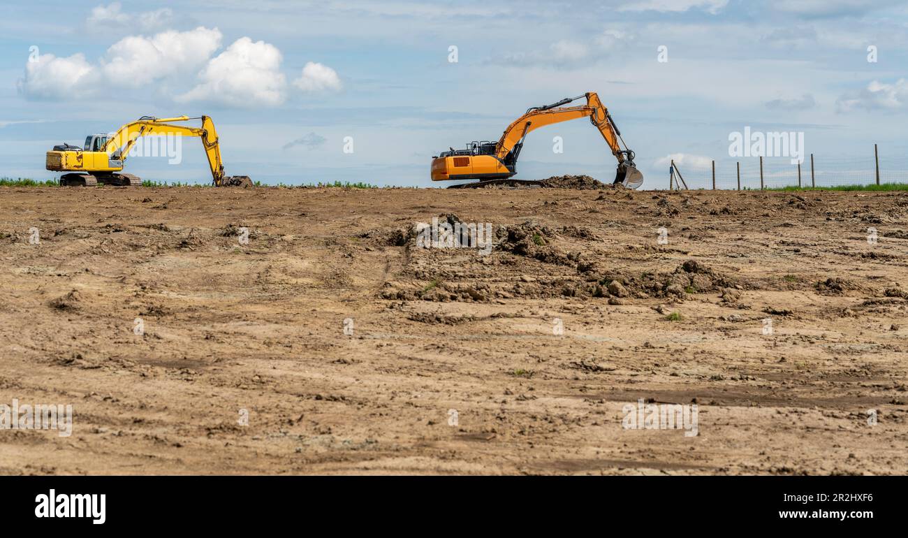 Tracked excavators hi-res stock photography and images - Alamy