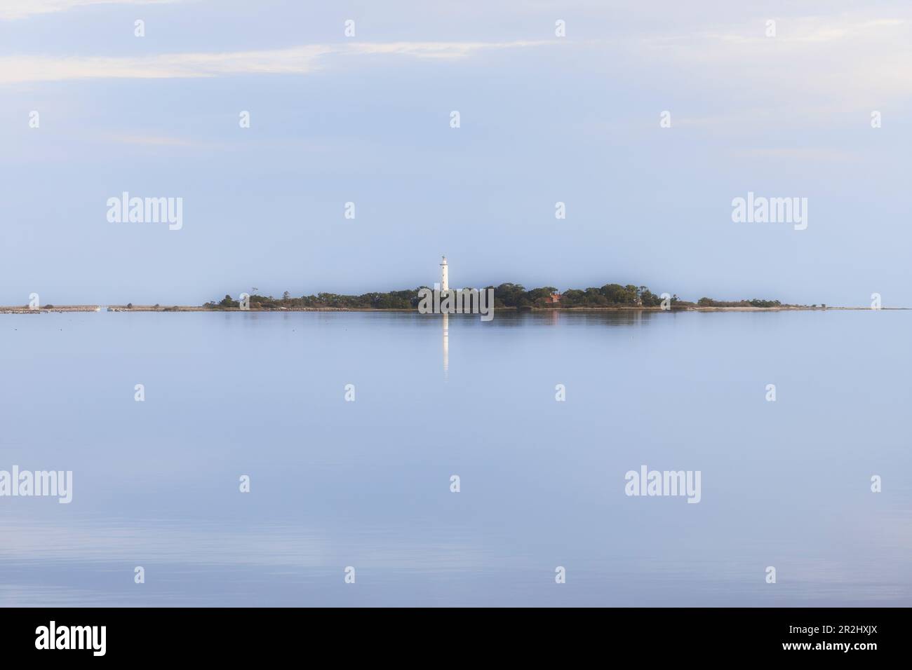 Langer Erik lighthouse from afar on the Norra Udde peninsula ...