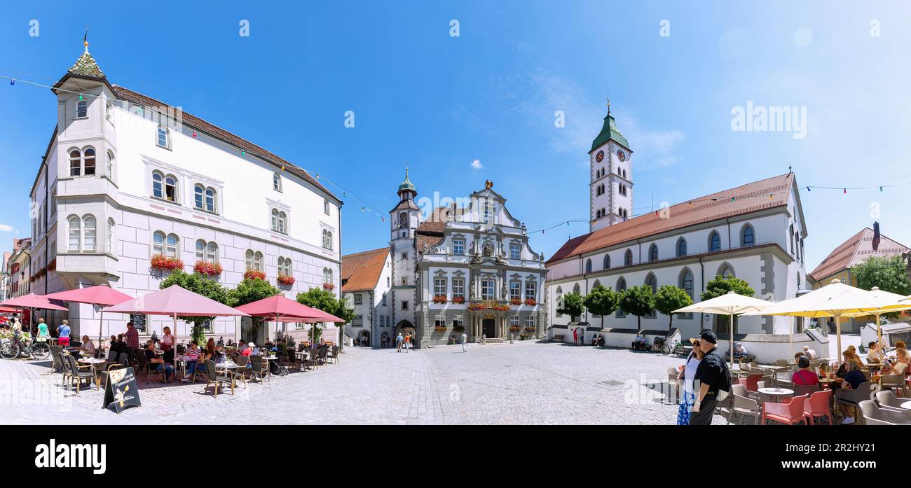 Market square with Hinderofenhaus, Pfaffenturm, town hall and parish ...