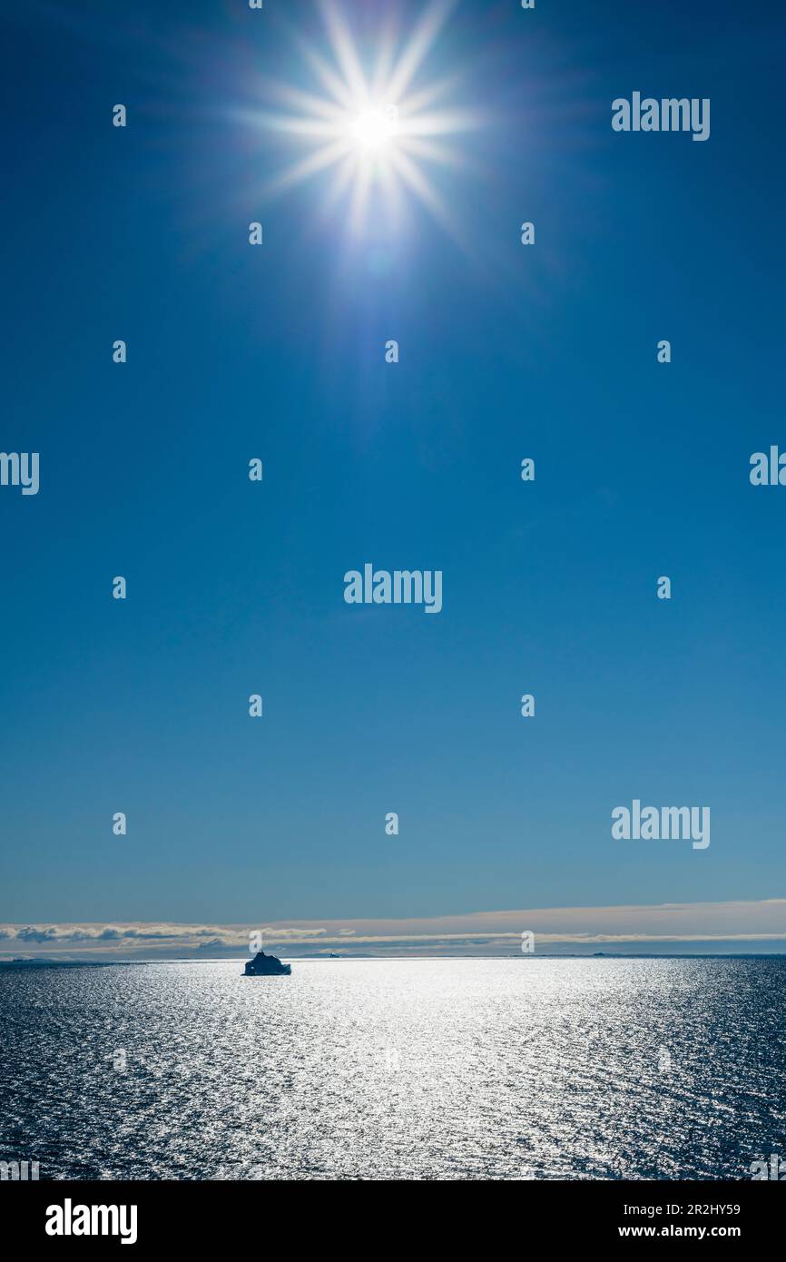 Backlit iceberg in Disko Bay, Baffin Bay, Ilulissat, Greenland Stock ...