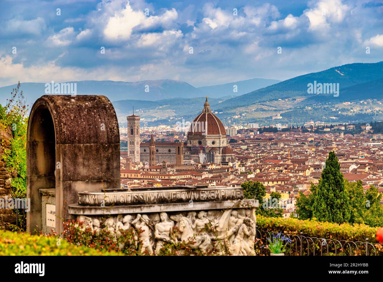 Overview of the historic center of Florence from piazzale MIchelangelo ...