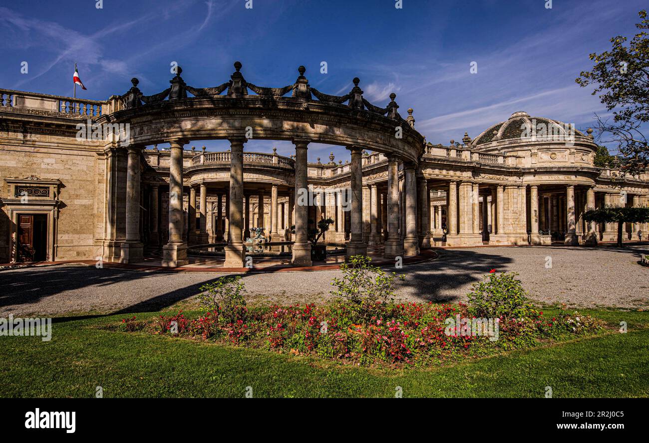 Semi columns hi-res stock photography and images - Alamy