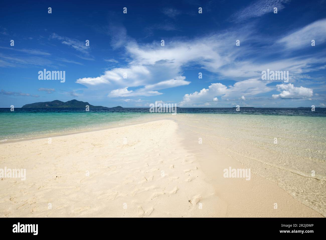 Dream beach in the Sulawesi Sea, Semporna, Borneo, Sabah, Malaysia ...