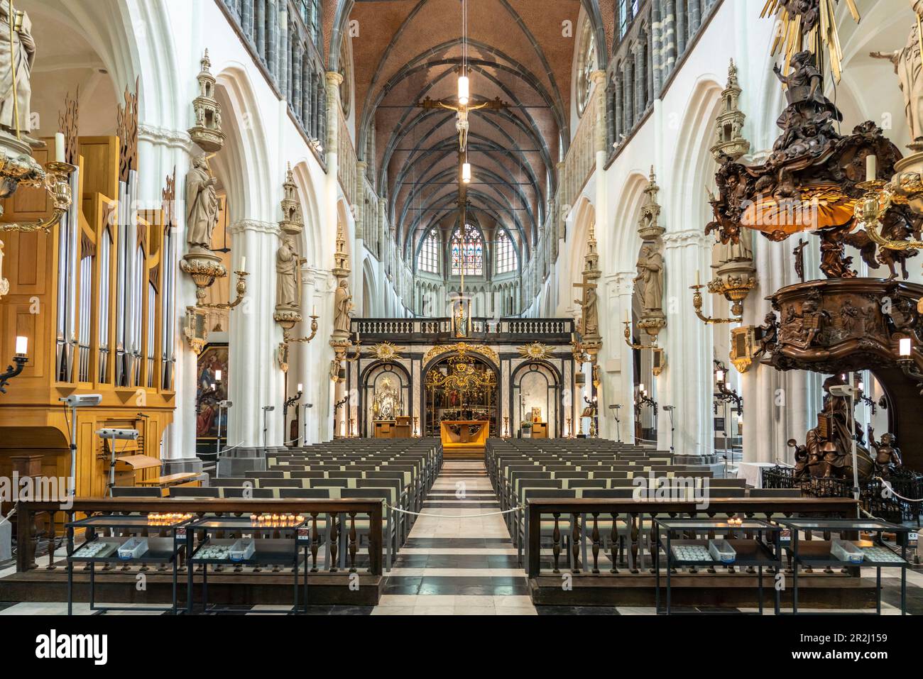 Interior shot church lady hi-res stock photography and images - Alamy