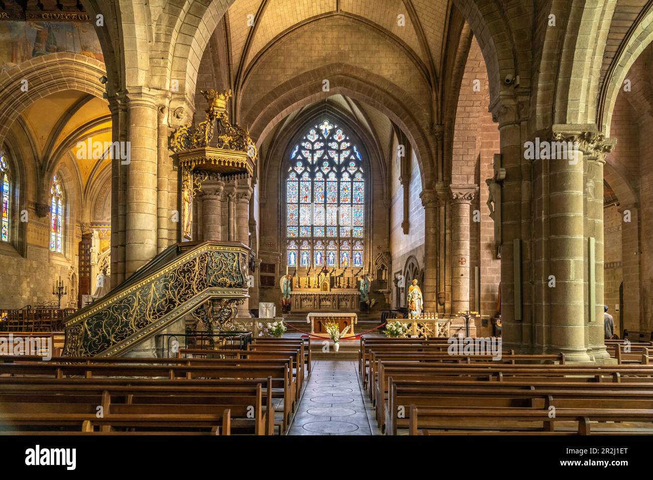Interior of the Basilica of Notre-Dame-du-Roncier in Josselin, Brittany ...