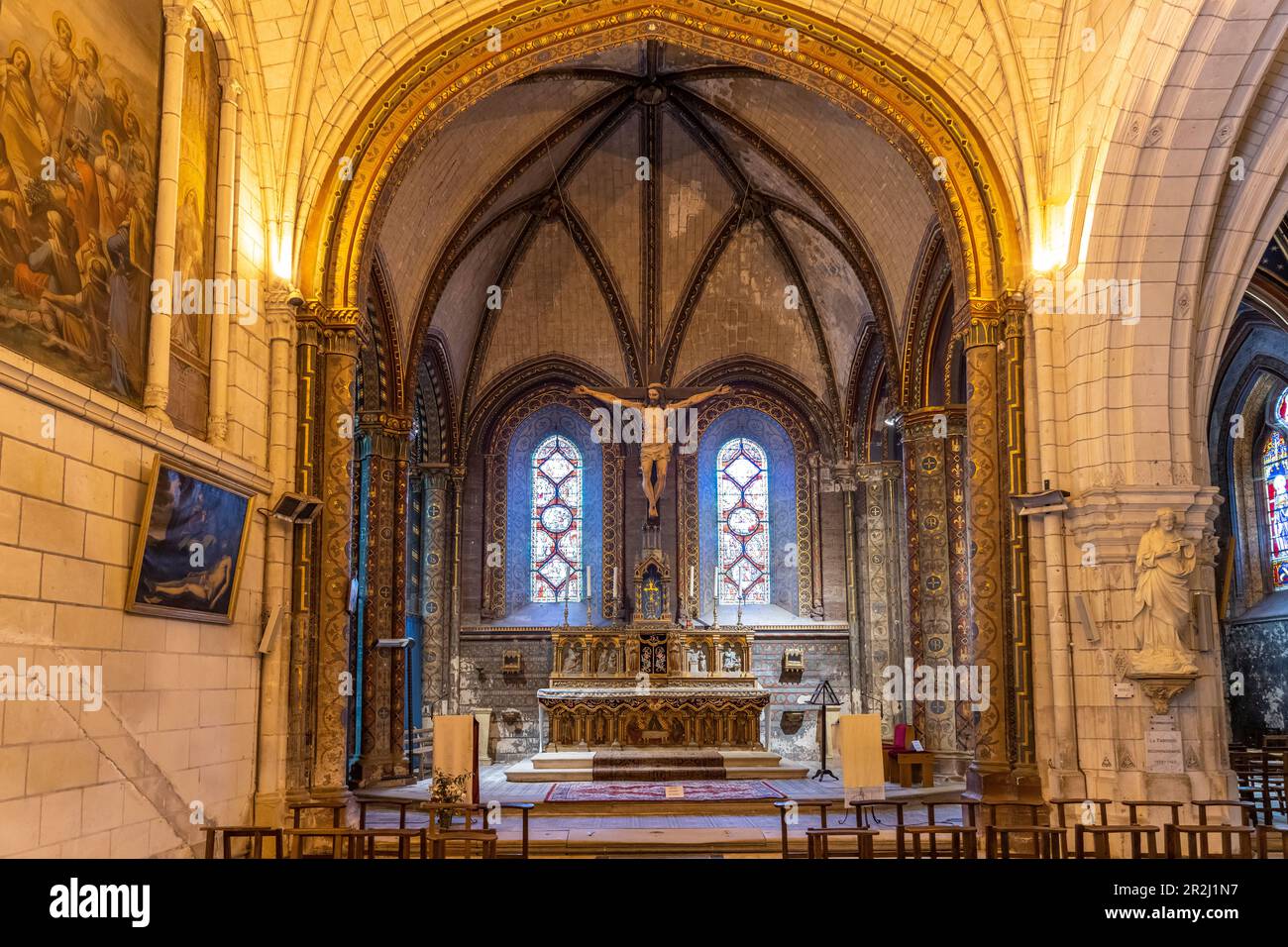 Interior and altar of the Eglise St. Maurice church, Chinon, France ...