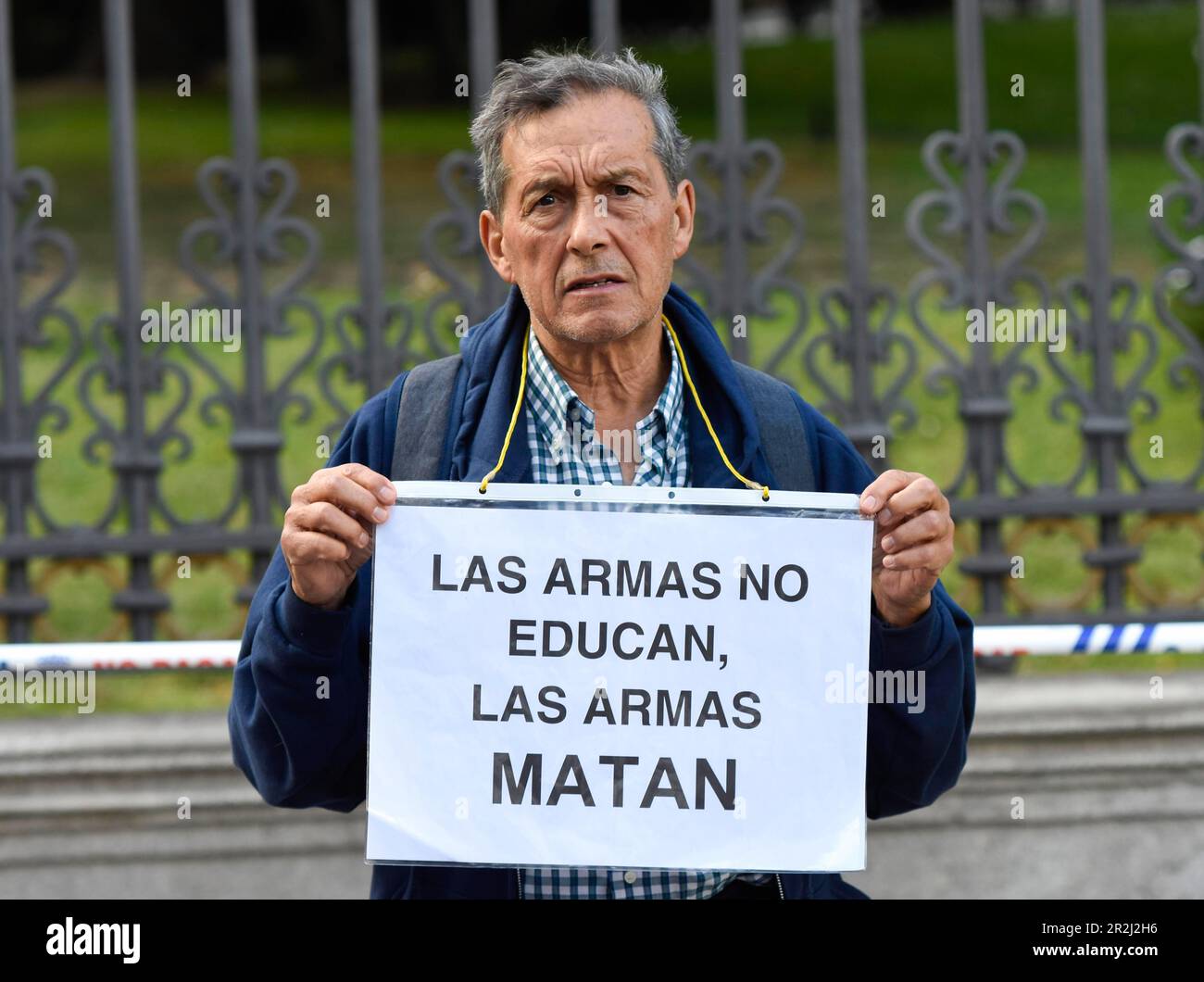 Madrid, Spain. 19th May, 2023. A man carries a placard that says: Guns ...