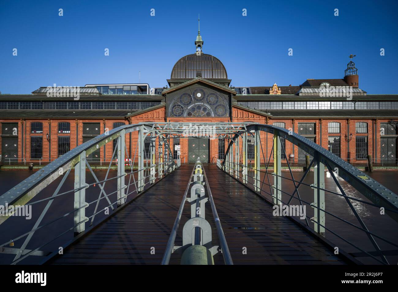 Exterior fish auction building hi-res stock photography and images - Alamy