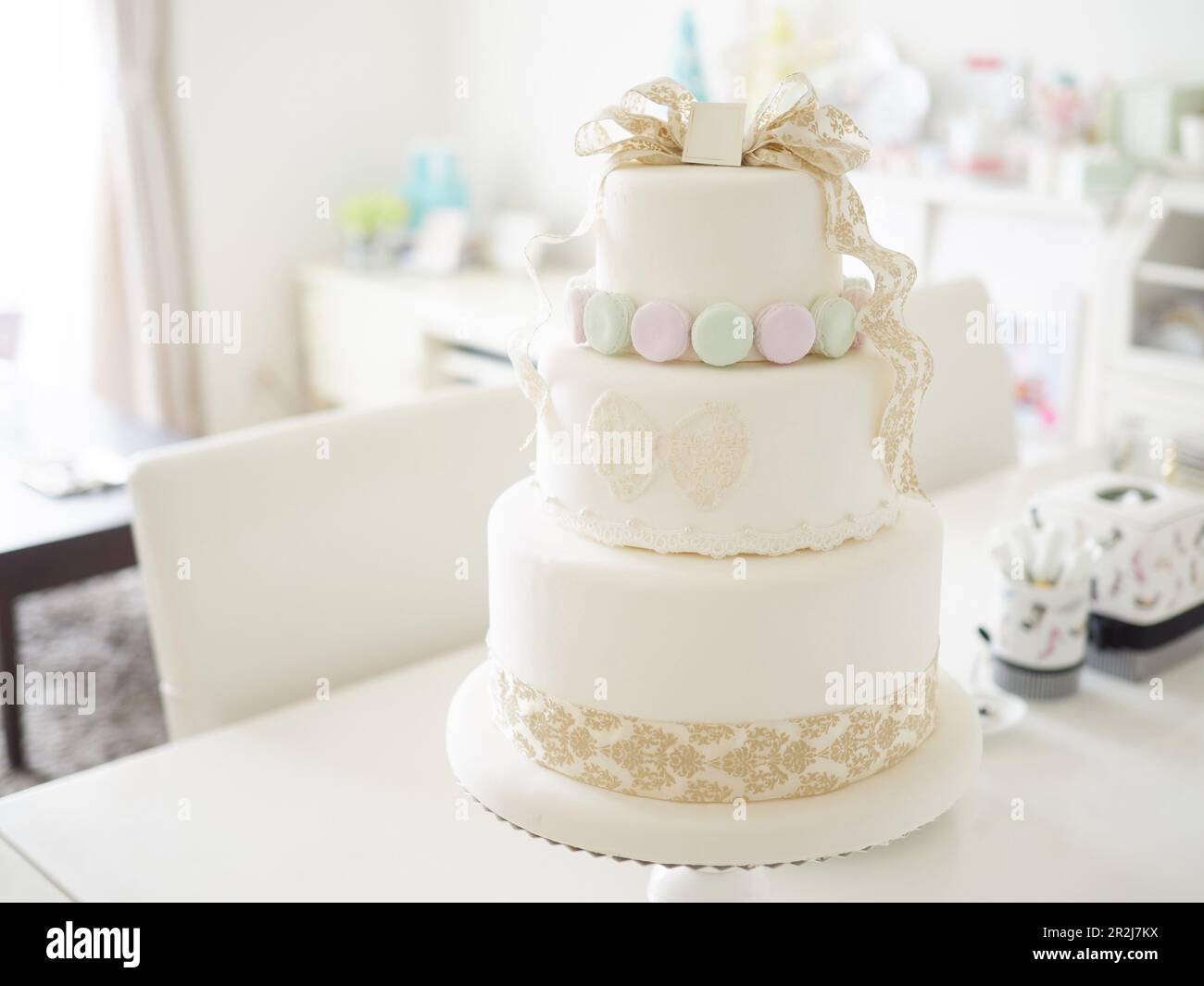 Lifestyle wedding cake hi-res stock photography and images - Alamy