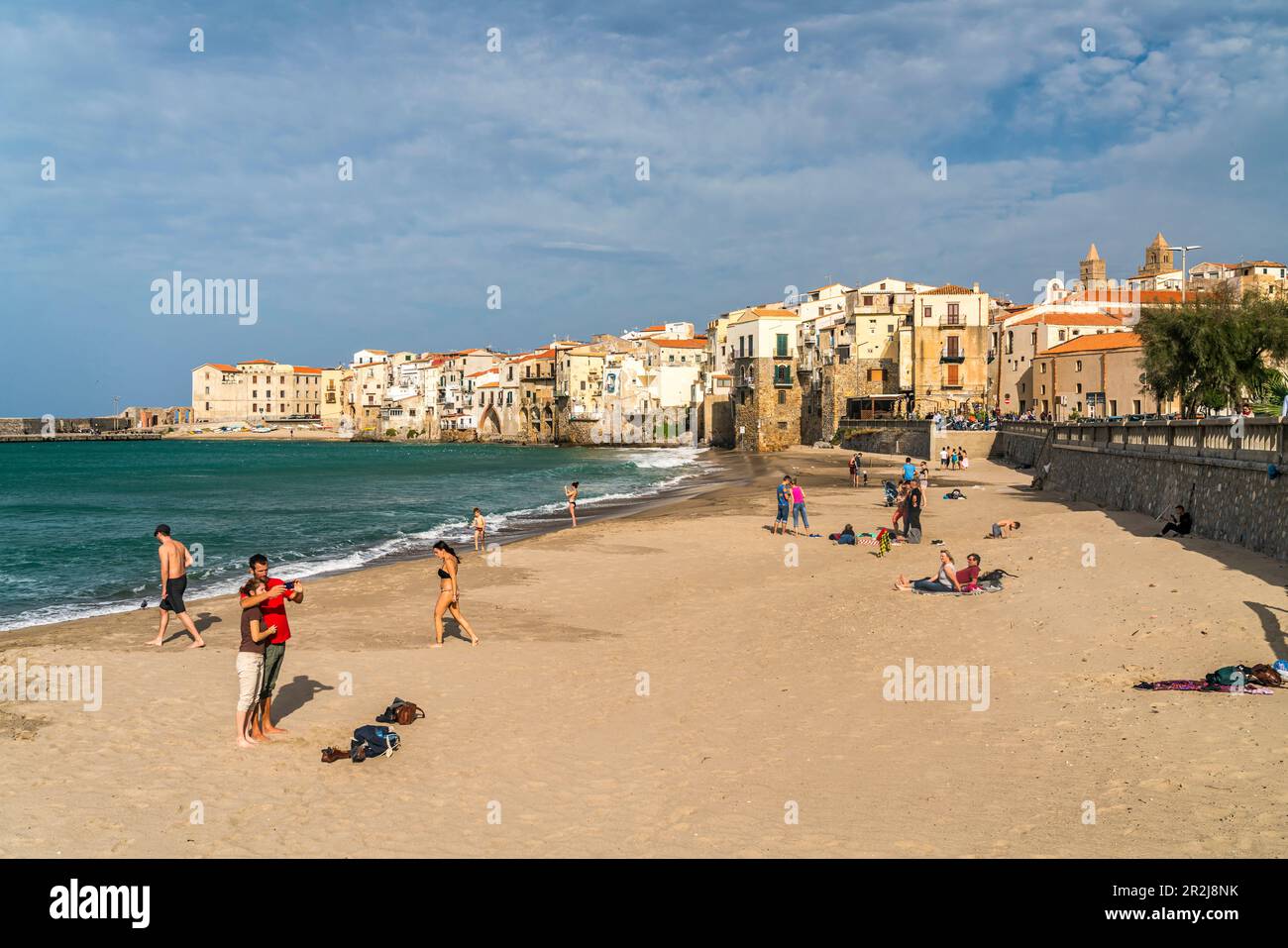 Spiaggia lungomare lungomare lungomare hi-res stock photography and images - Alamy