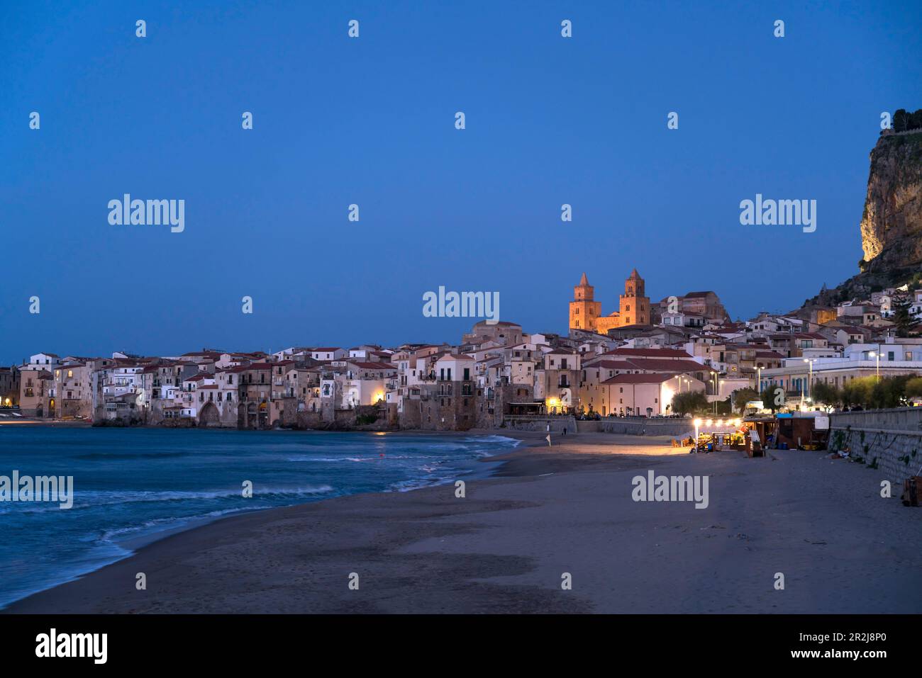 Spiaggia lungomare lungomare lungomare hi-res stock photography and images - Alamy